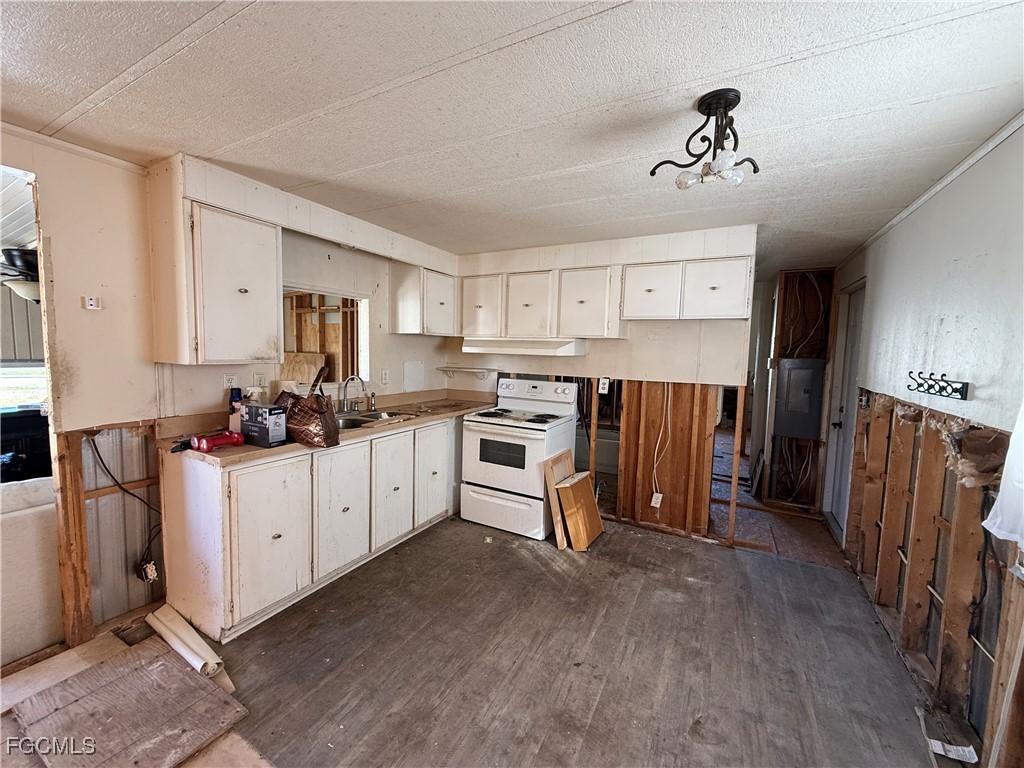 16201 Cathy Court, Fort Myers, FL, 33908 | MLS: 2025021914 | Edina Realty