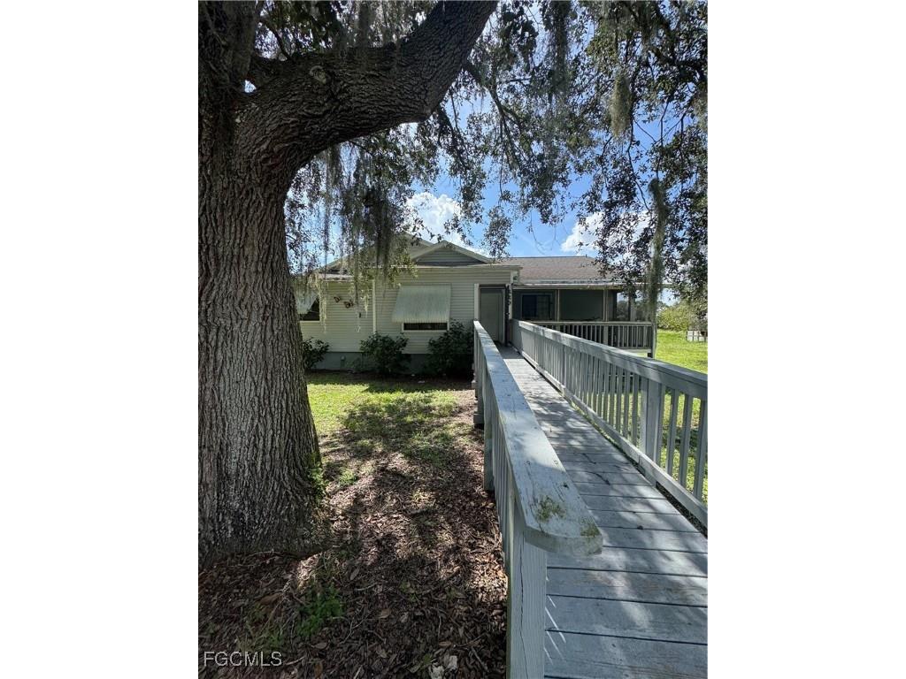 230 N Brida Street, Clewiston, FL, 33440 | MLS: 2025011592 | Edina Realty