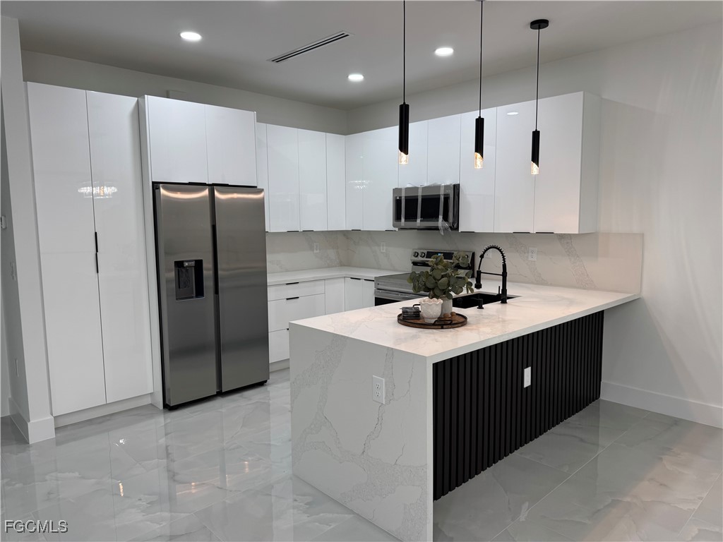 3211 19th Street SW, Lehigh Acres, FL, 33976 | MLS: 2025015179 | Edina ...