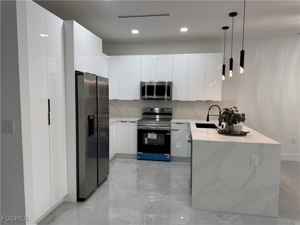 3211 19th Street SW, Lehigh Acres, FL, 33976 | MLS: 2025015179 | Edina ...