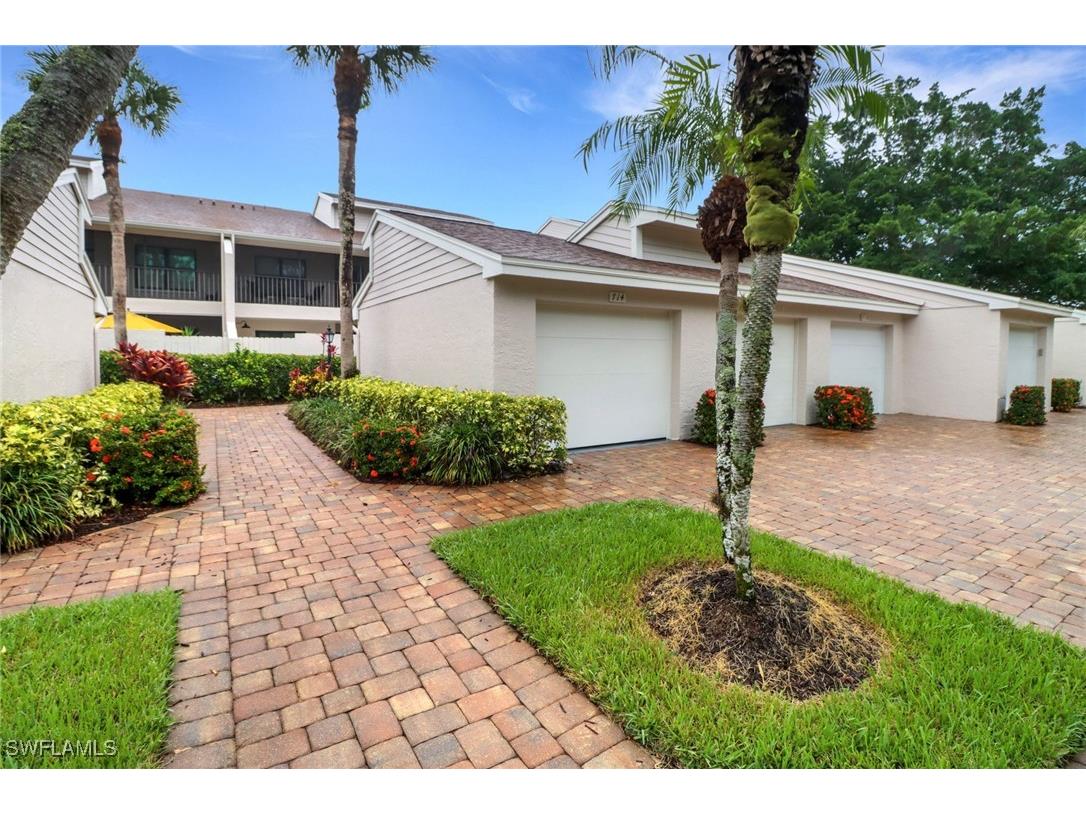 714 Foxtail Court #714, Naples, FL, 34104 | MLS: 225064579 | Edina Realty