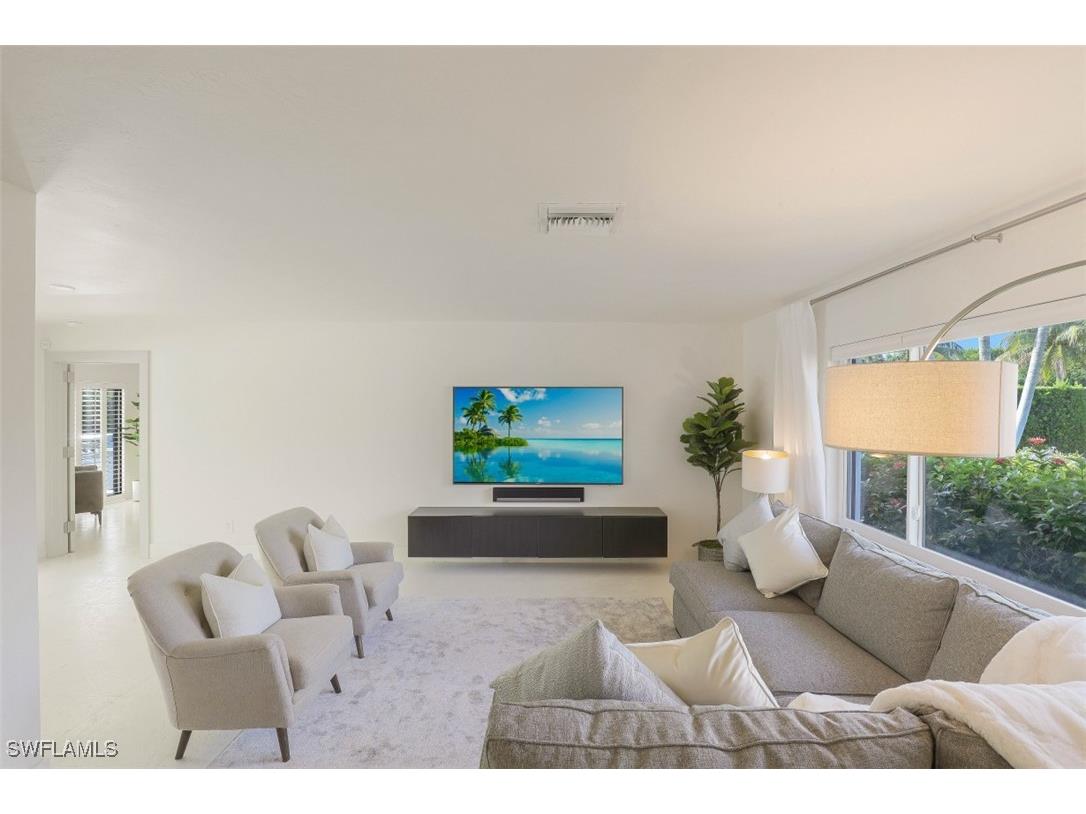 796 Ketch Drive, Naples, FL, 34103 | MLS: 225076321 | Edina Realty