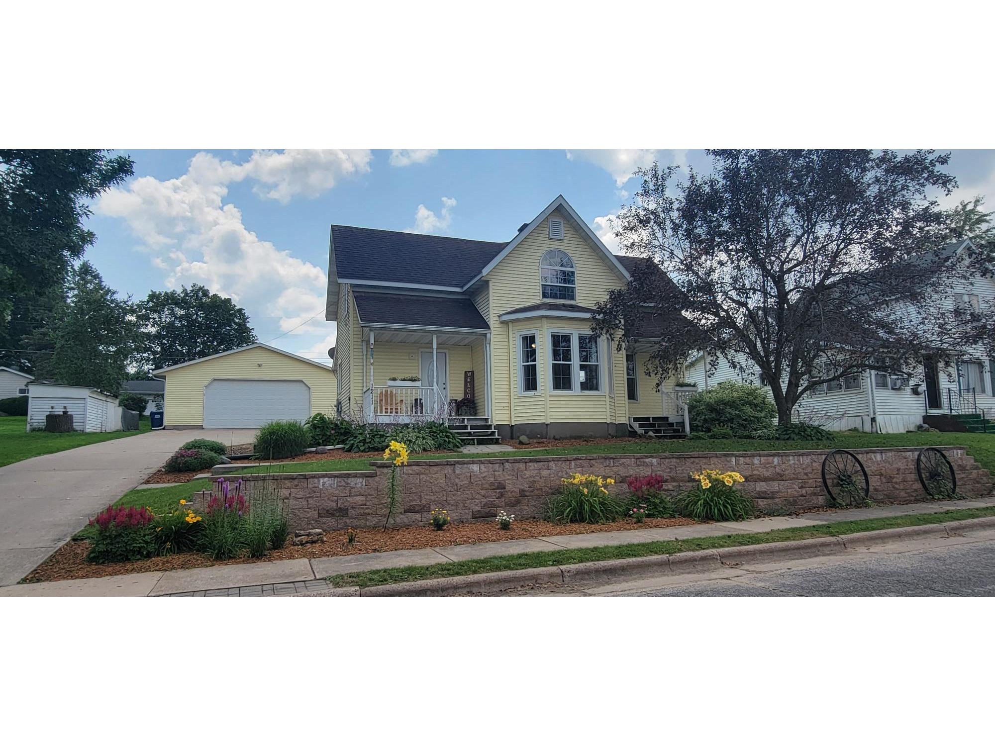 1211 Cardinal, Bangor, WI, 54614 | MLS: 1938875 | Edina Realty