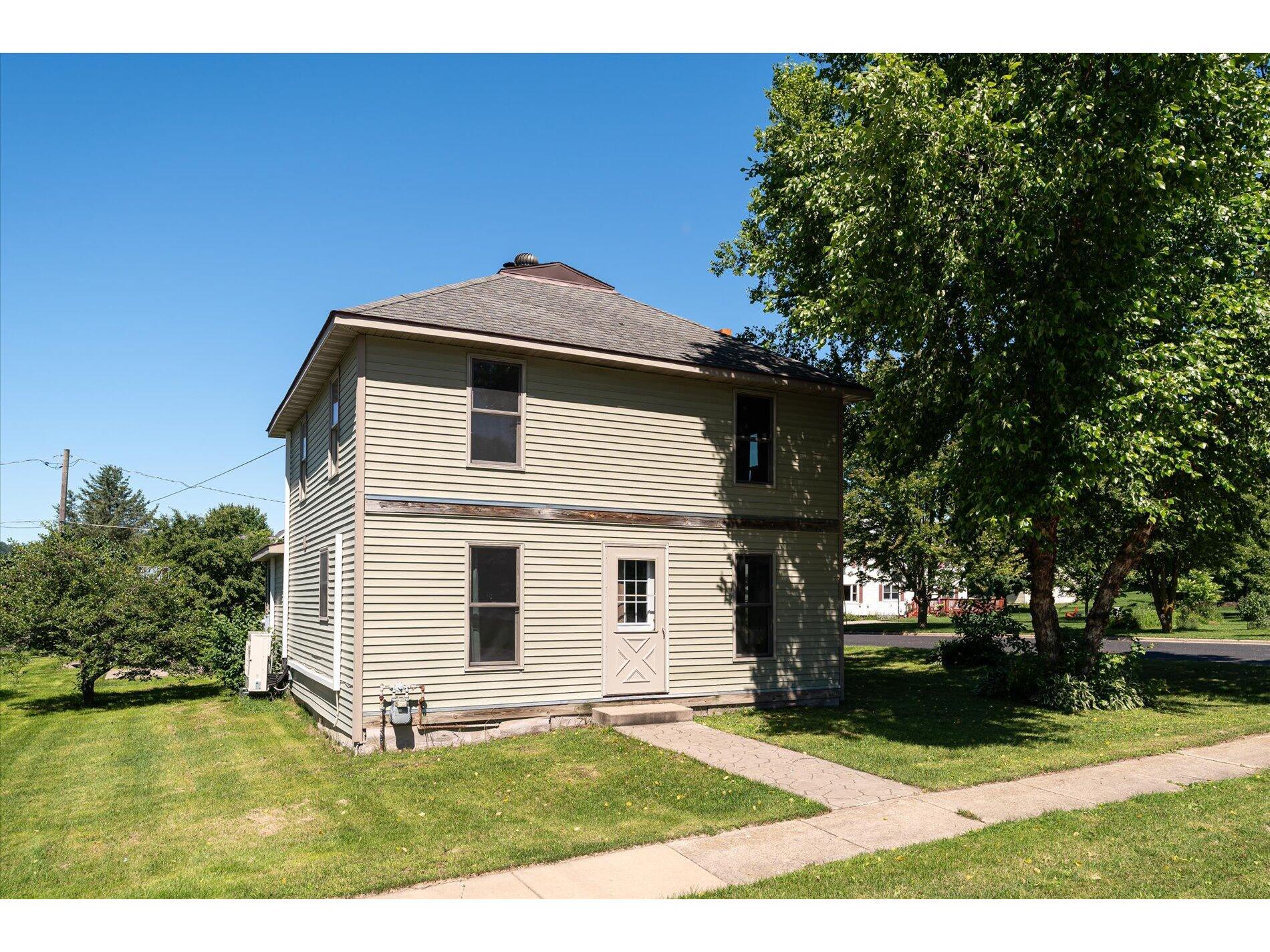 219 E York, Viola, WI, 54664 | MLS: 1881582 | Edina Realty