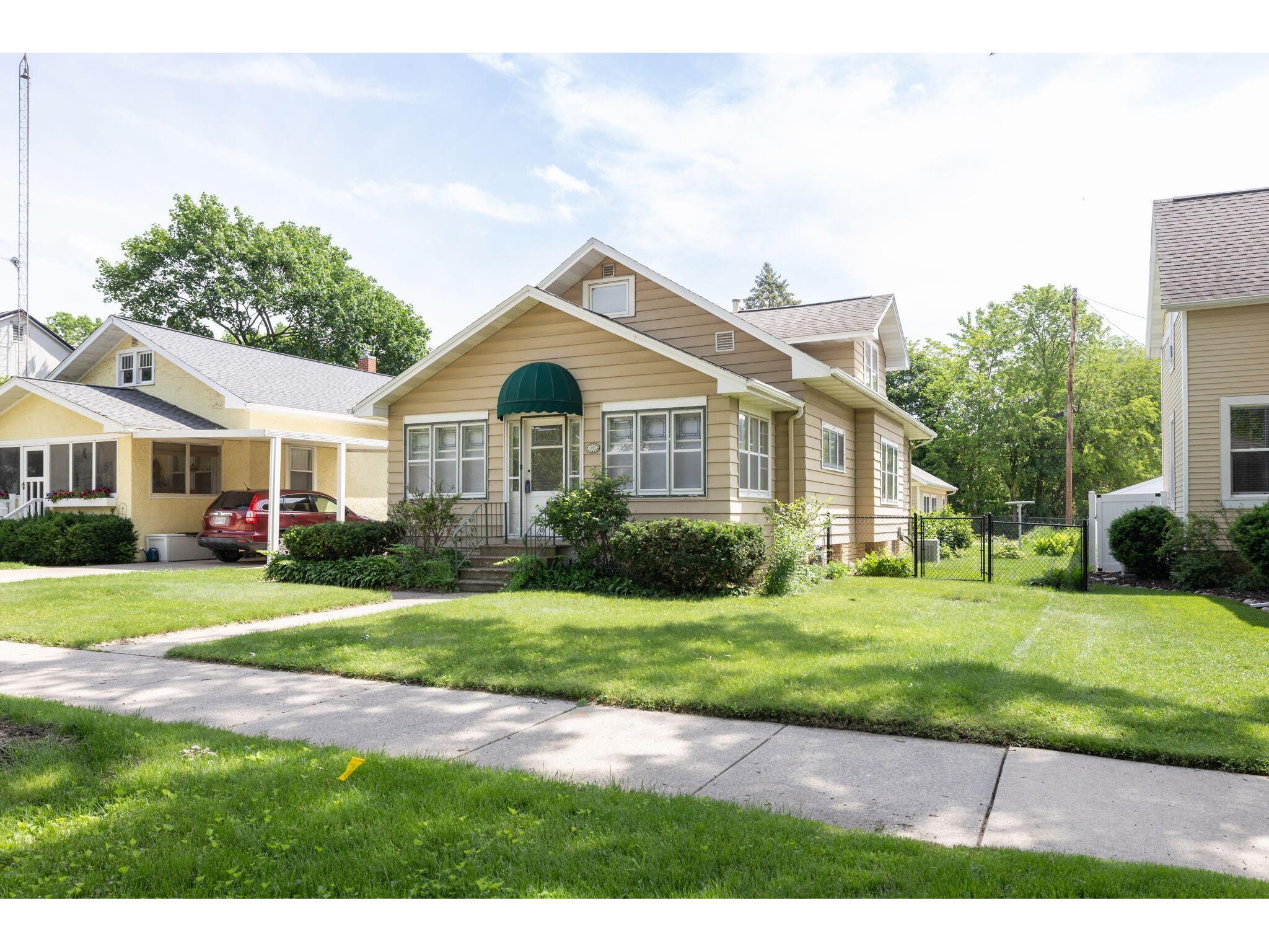 355 21st, La Crosse, WI, 54601 | MLS: 1878203 | Edina Realty