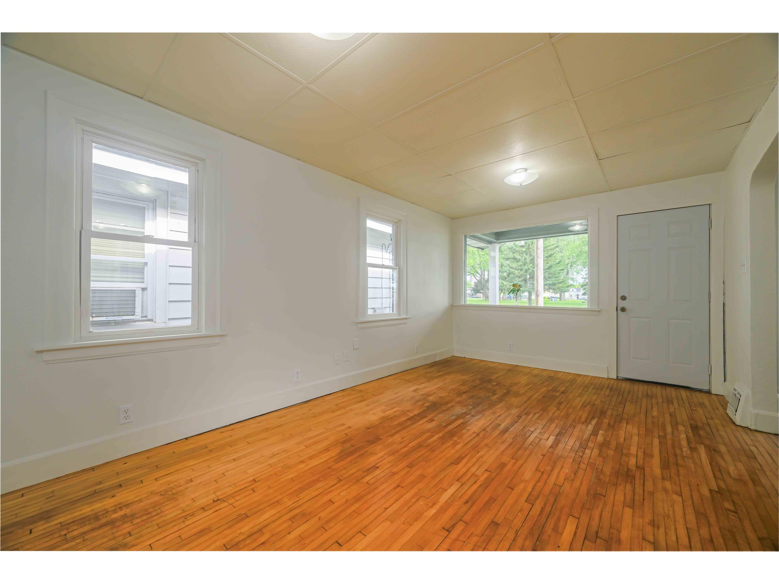 1108 N 8th St, Superior, WI, 54880 | MLS: 6120984 | Edina Realty