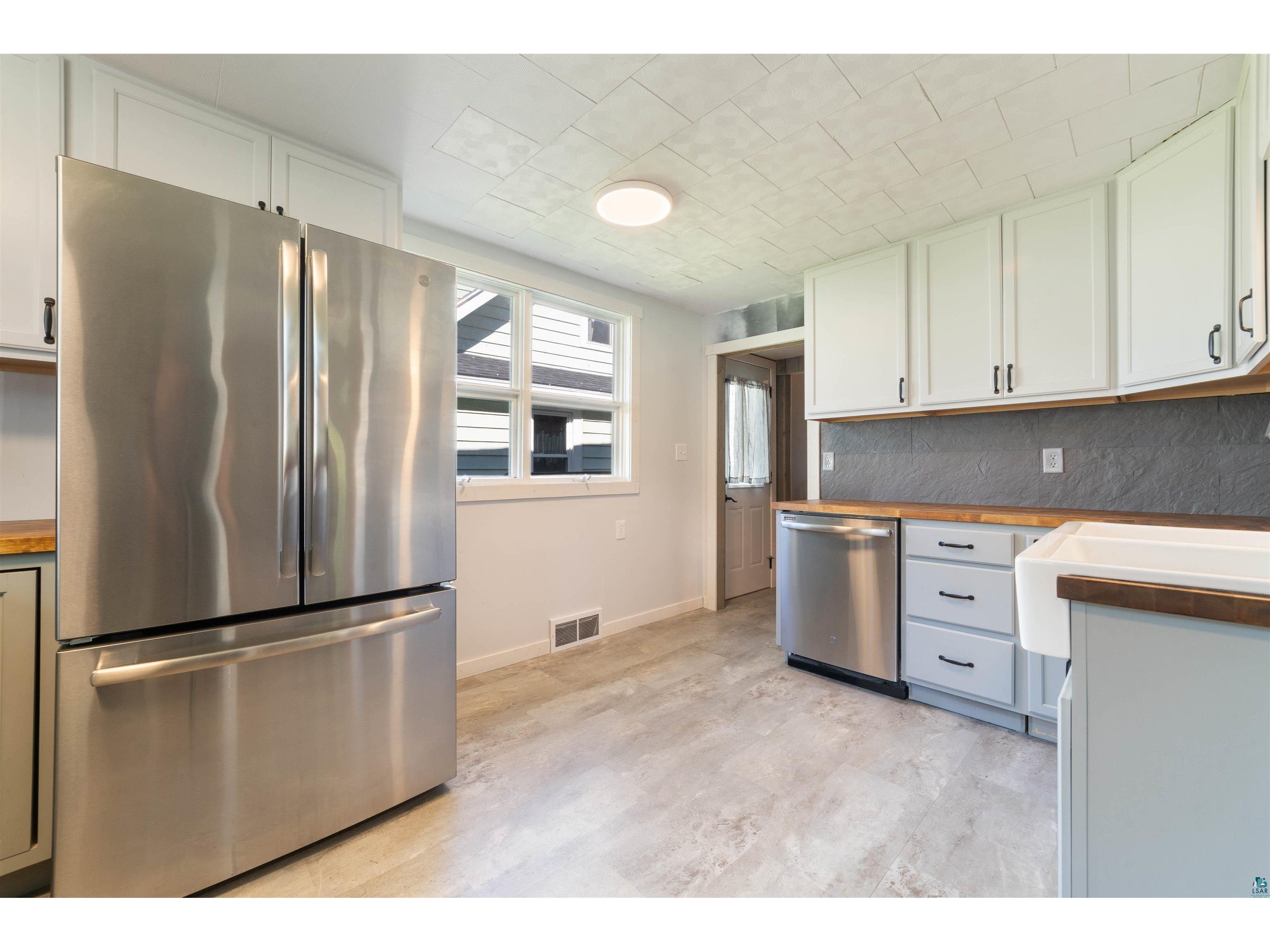 2233 W 12th St, Duluth, MN, 55806 | MLS: 6114680 | Edina Realty