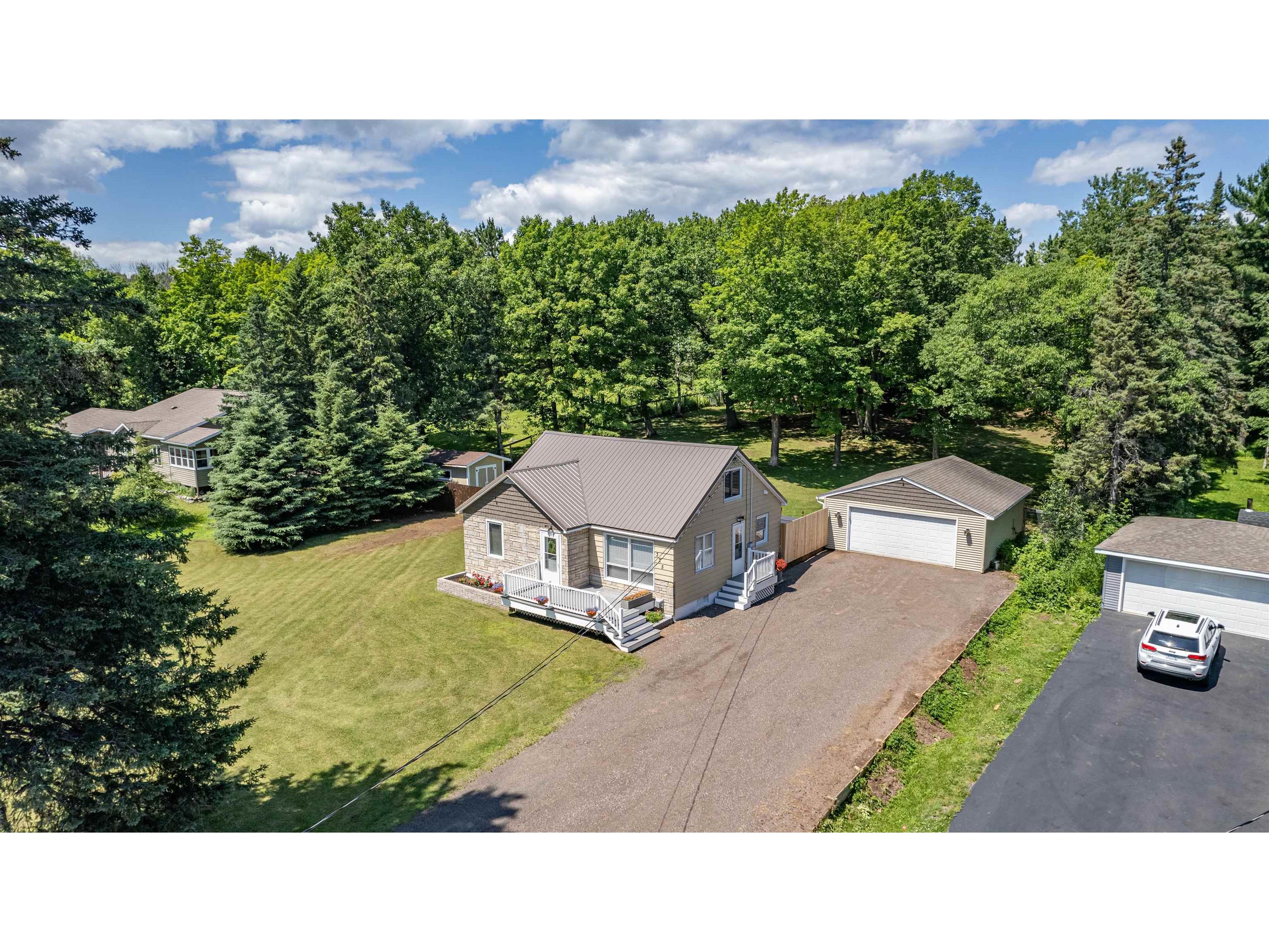 325 E Locust St, Duluth, MN, 55811 | MLS: 6120795 | Edina Realty