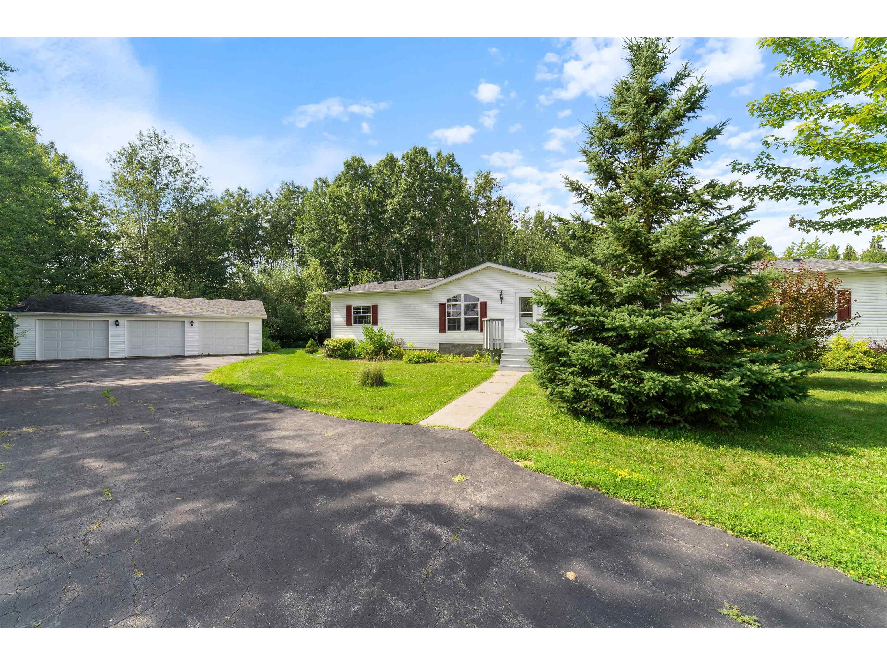 4365 Jamie Dr, Hermantown, MN, 55811 | MLS: 6121029 | Edina Realty