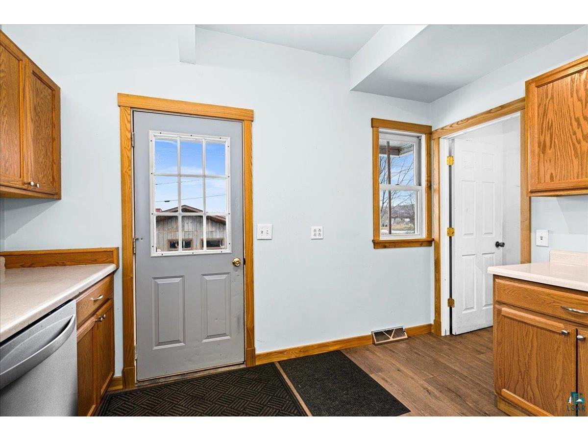 724 2nd Ave, Two Harbors, MN, 55616 | MLS: 6117403 | Edina Realty