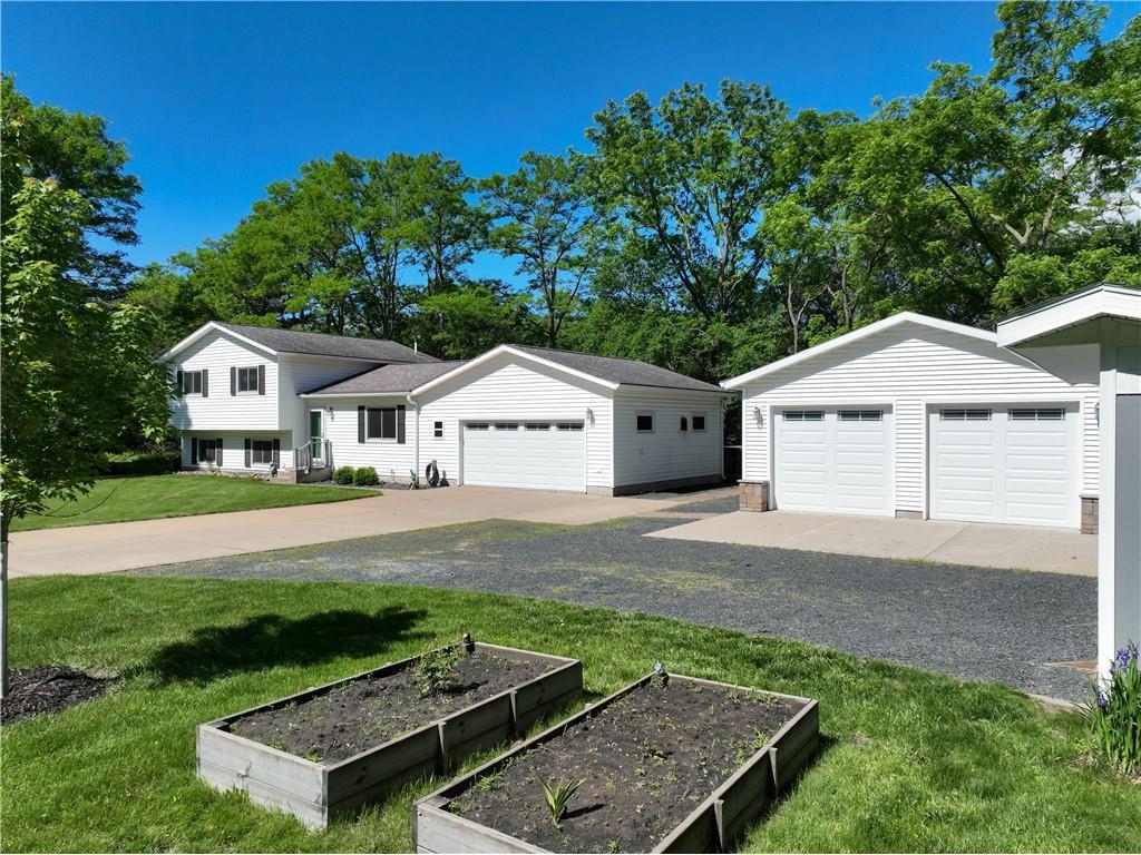 1590 Valley View Drive, Eau Claire, WI, 54701 | MLS: 1582713 | Edina Realty