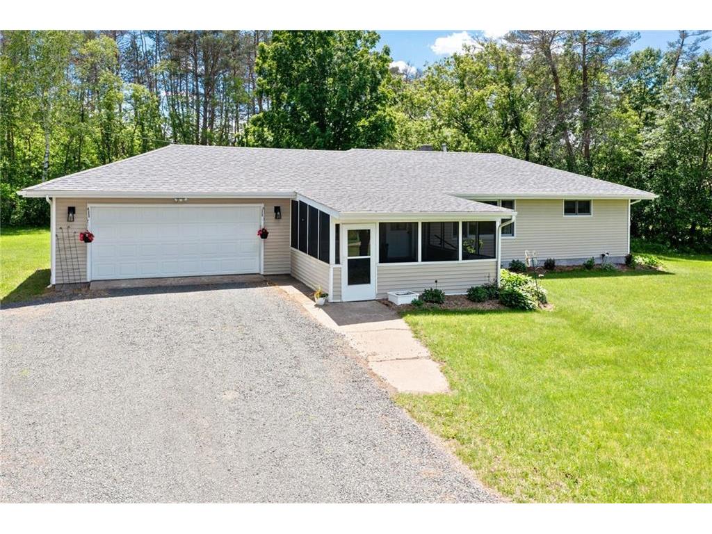 2002 40th Avenue, Osceola, WI, 54020 | MLS: 1582804 | Edina Realty