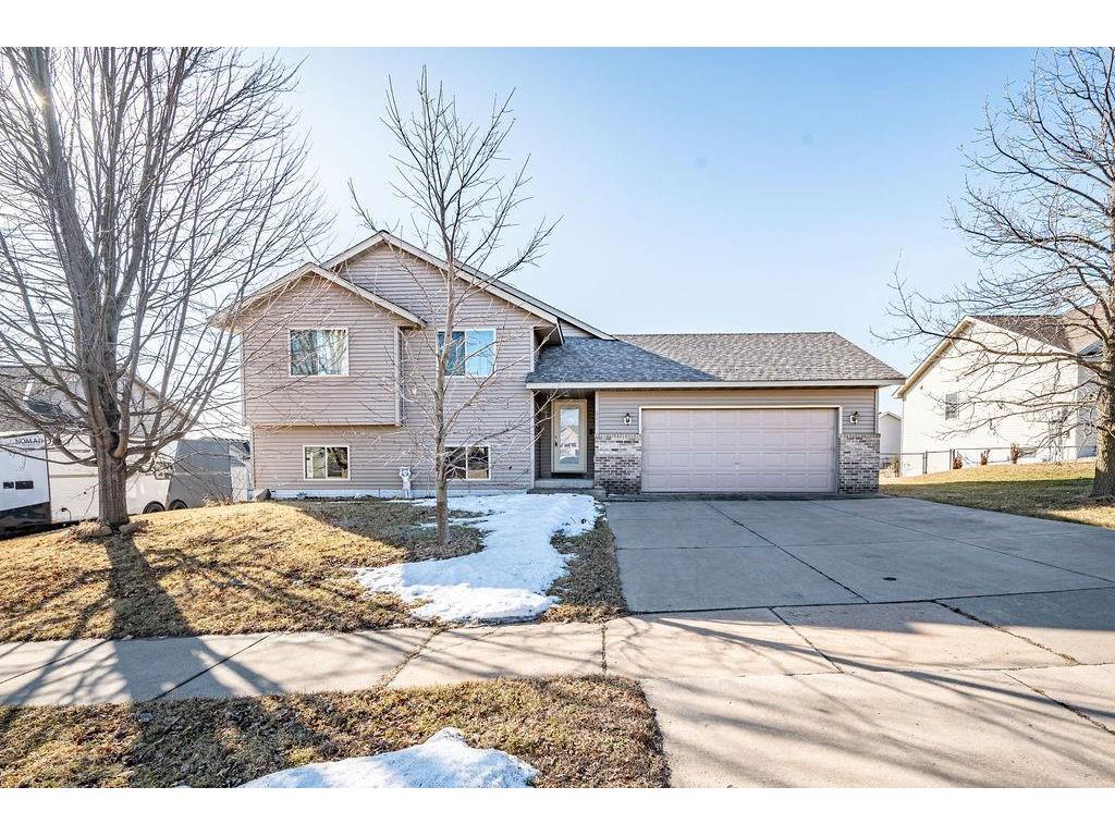 369 W Overlook Drive, Ellsworth, WI, 54011 | MLS: 1579851 | Edina Realty