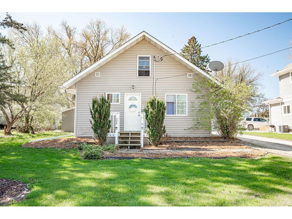 667 E Main Street, Ellsworth, WI, 54011 | MLS: 1591281 | Edina Realty