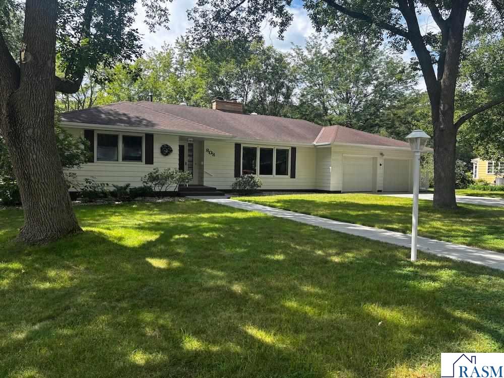 808 Austin Drive, Saint Peter, MN, 56082 | MLS: 7038451 | Edina Realty