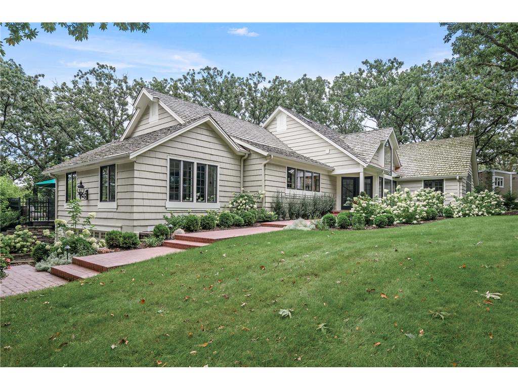 10 Saint Albans Road E, Hopkins, MN, 55305 | MLS: 6519358 | Edina Realty