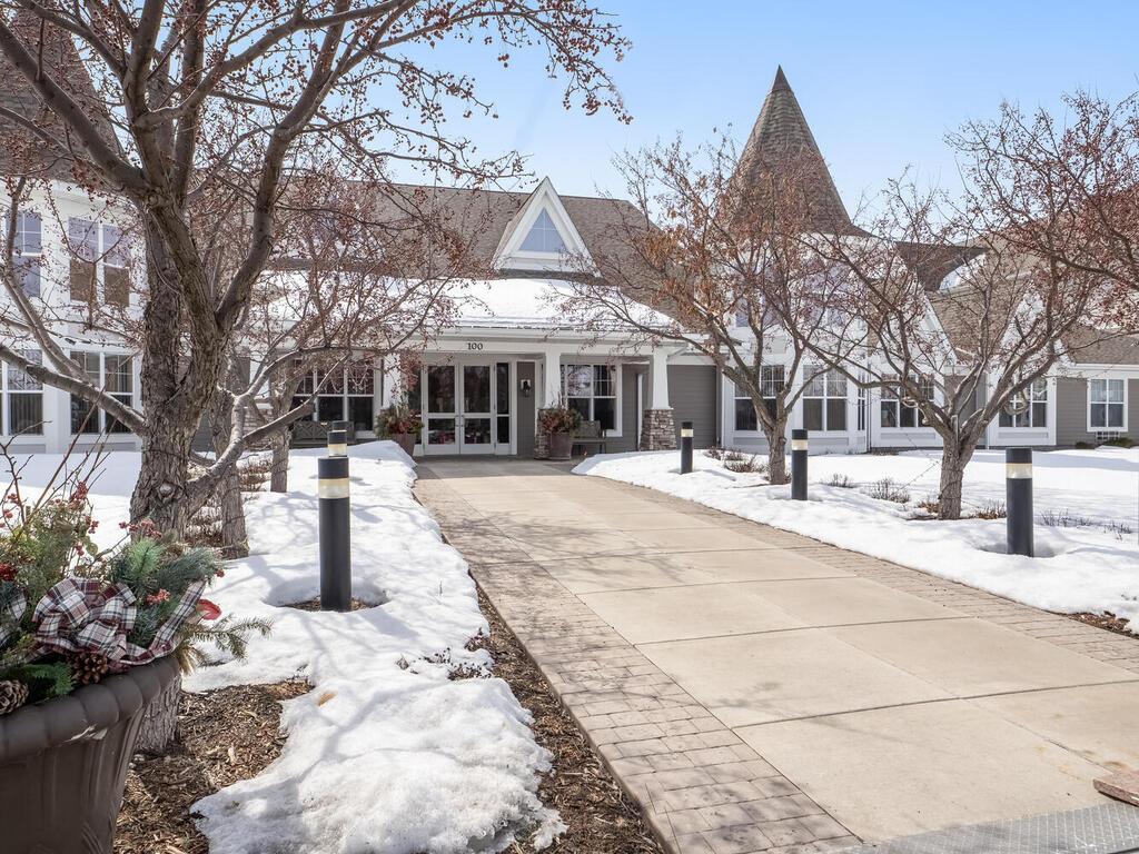 100 Clydesdale Trail #214, Medina, MN, 55340 | MLS: 6347918 | Edina Realty