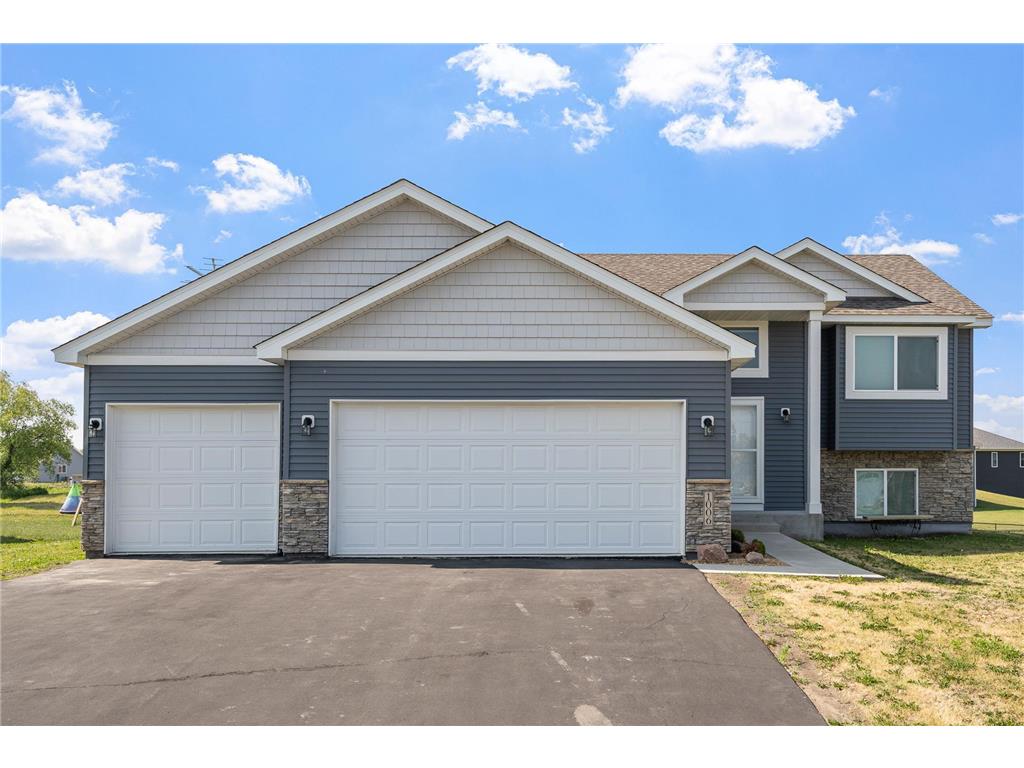 1006 Mulberry Ave NE, Montgomery, MN, 56069 | MLS: 6395288 | Edina Realty