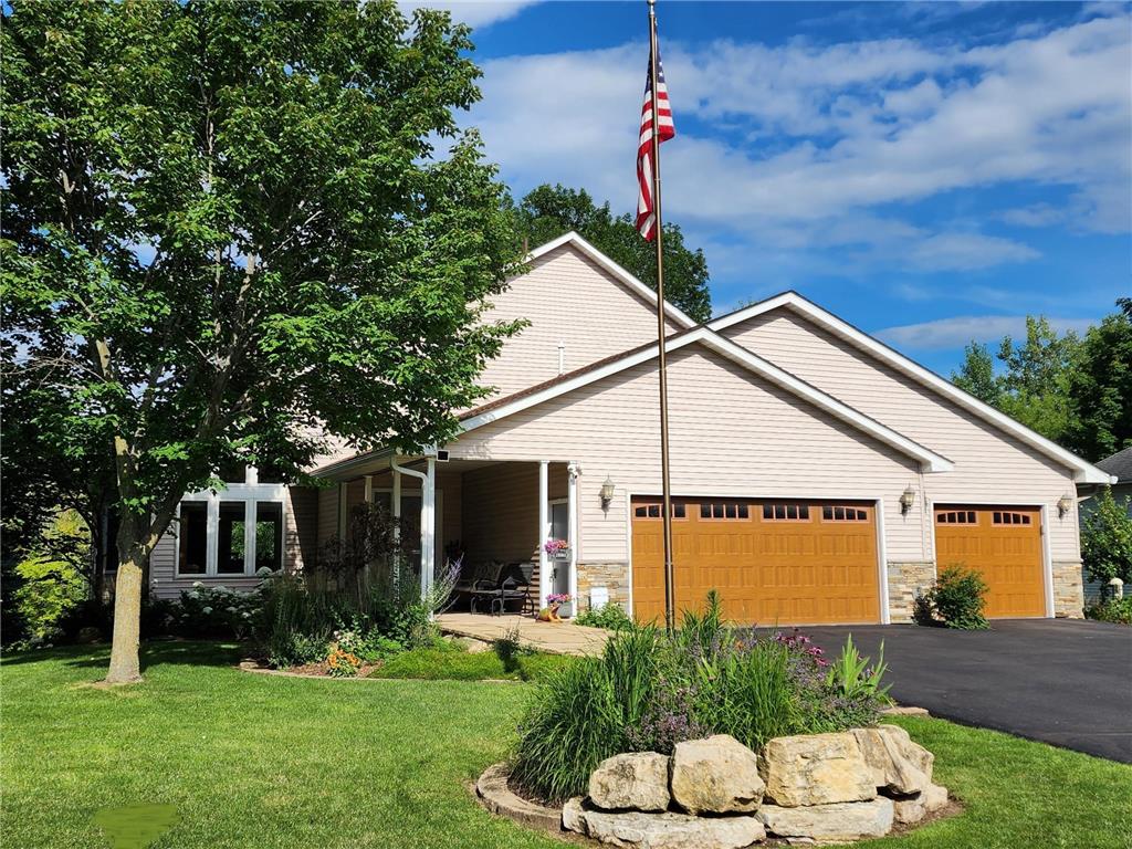 10064 Fox Run Cove, Woodbury, MN, 55129 | MLS: 6565940 | Edina Realty