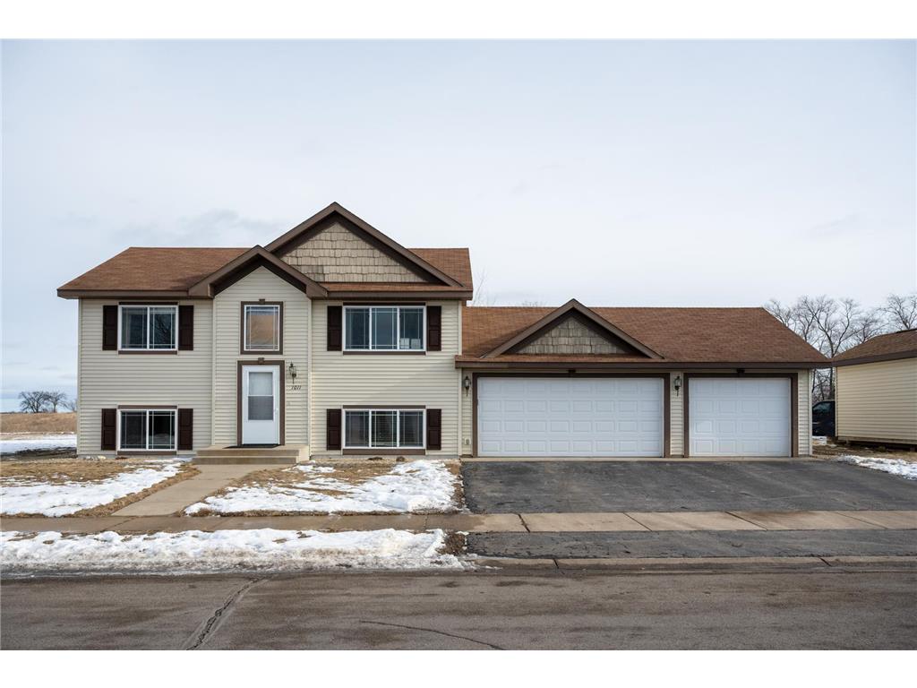 1011 Waters Edge Circle, Avon, MN, 56310 | MLS: 6654902 | Edina Realty