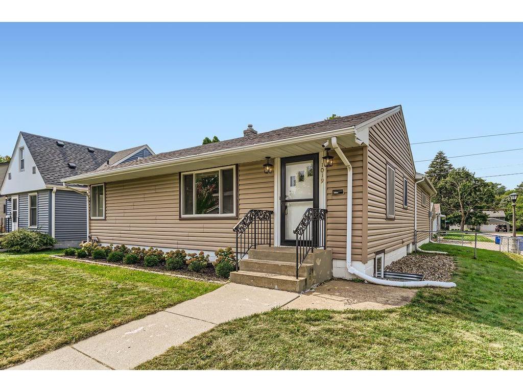 1019 Finn Street S, Saint Paul, MN, 55116 | MLS: 6583108 | Edina Realty