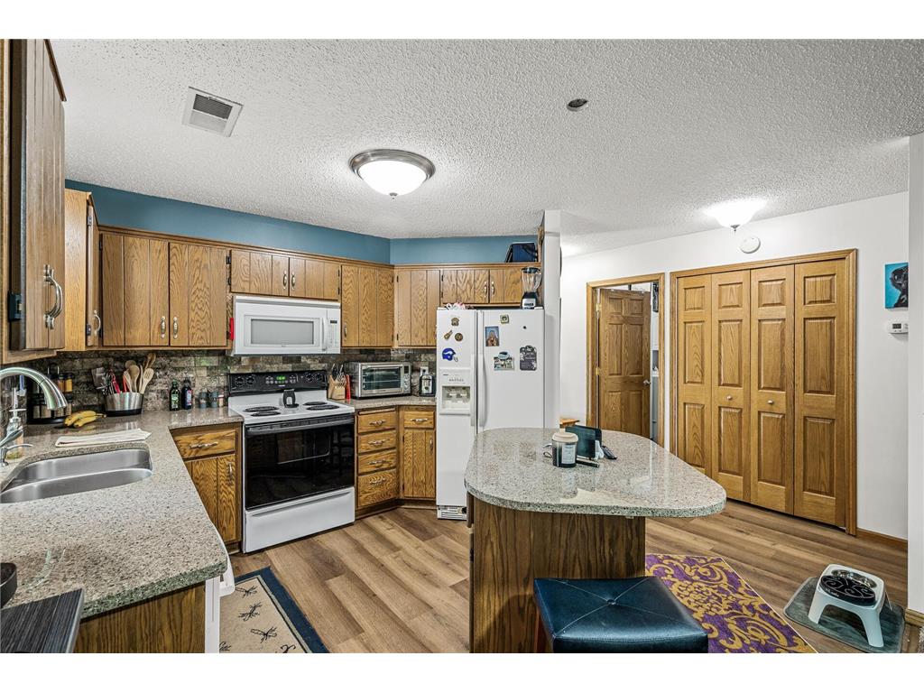 102 South Drive #E, Circle Pines, MN, 55014 | MLS: 6745002 | Edina Realty