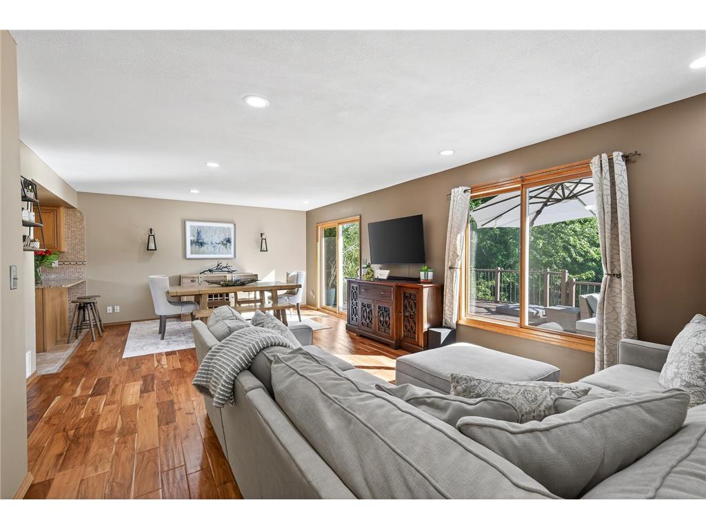 10243 Englewood Drive, Eden Prairie, MN, 55347 | MLS: 6702718 | Edina ...
