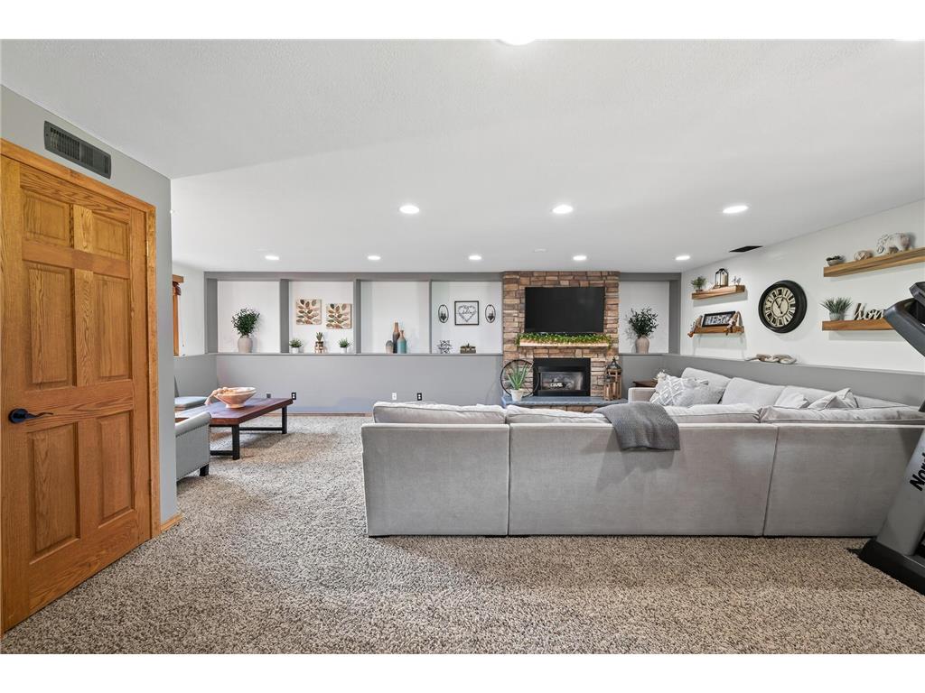 10243 Englewood Drive, Eden Prairie, MN, 55347 | MLS: 6702718 | Edina ...