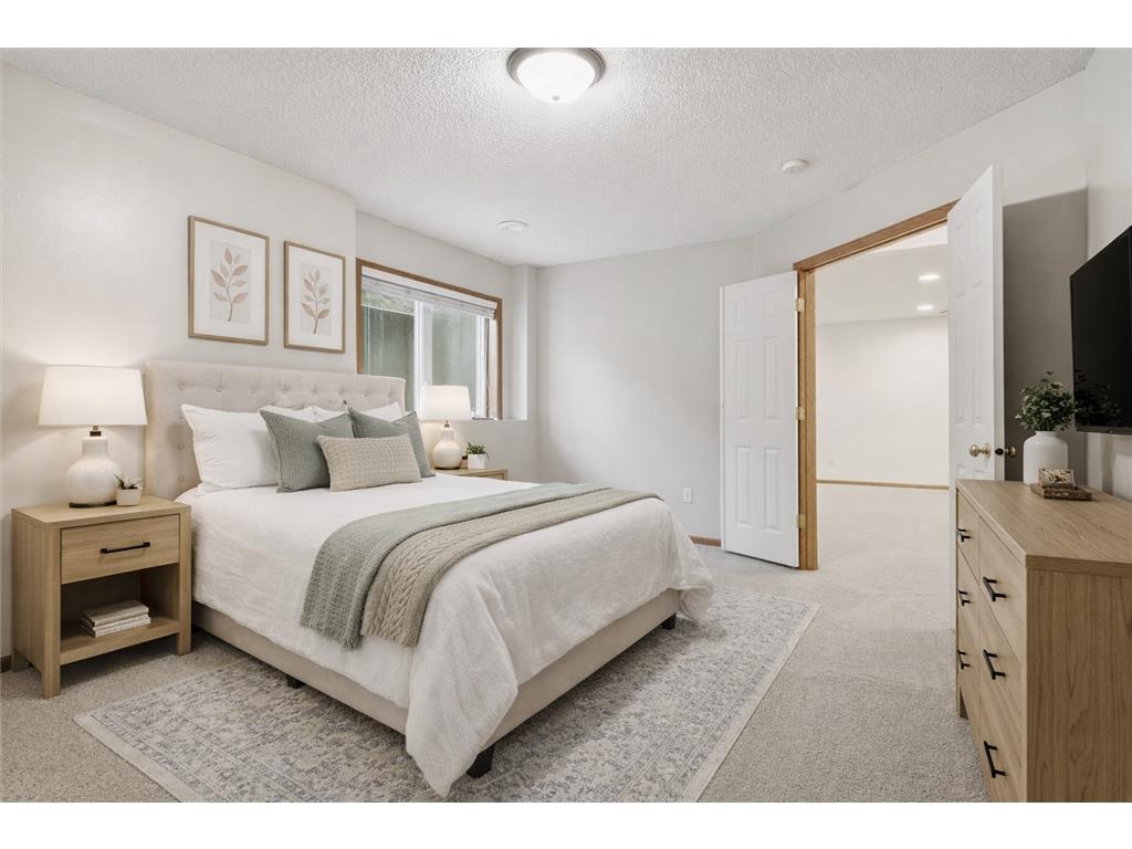 10395 Lancaster Cove, Woodbury, MN, 55129 | MLS: 7016817 | Edina Realty