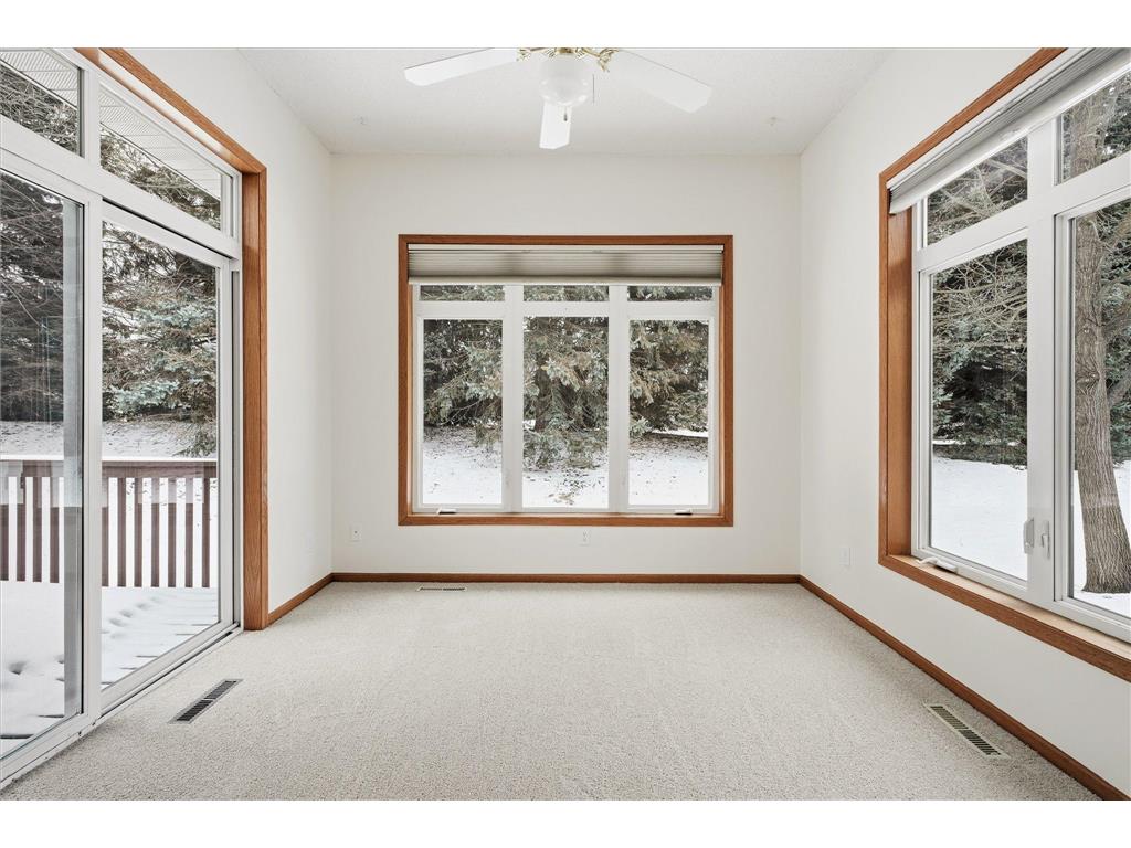10395 Lancaster Cove, Woodbury, MN, 55129 | MLS: 7016817 | Edina Realty