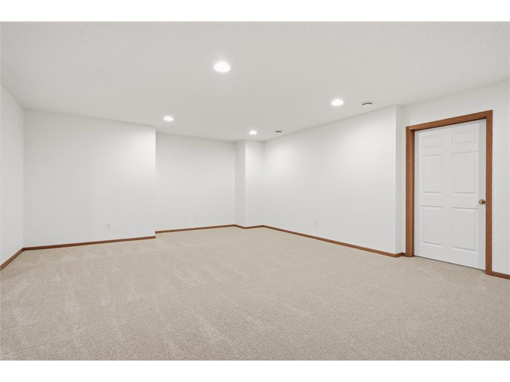 10395 Lancaster Cove, Woodbury, MN, 55129 | MLS: 7016817 | Edina Realty