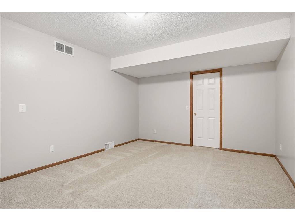 10395 Lancaster Cove, Woodbury, MN, 55129 | MLS: 7016817 | Edina Realty
