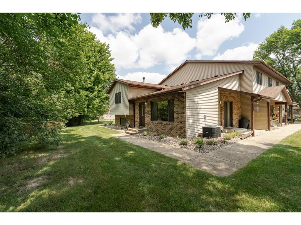 104 Conner Circle SW, Rochester, MN, 55902 | MLS: 6576648 | Edina Realty