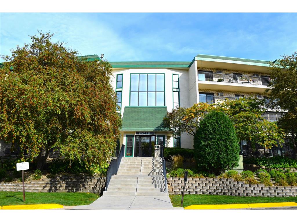 10411 Cedar Lake Road #317, Minnetonka, MN, 55305 | MLS: 6619416 | Edina Realty