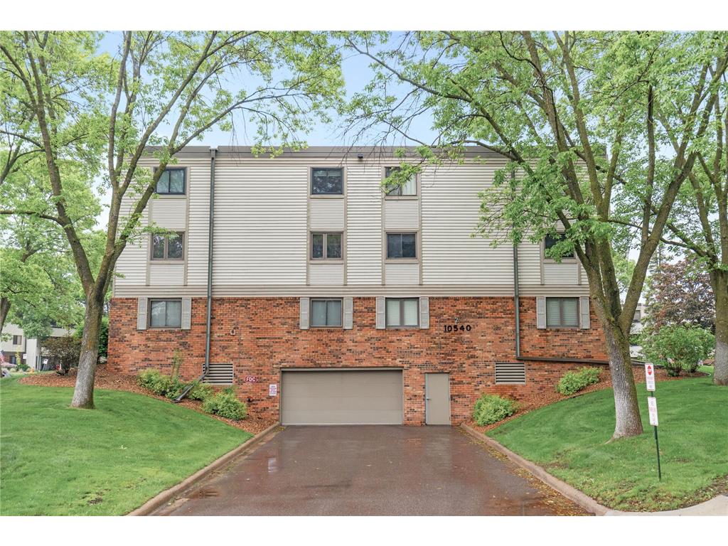 10540 43rd Avenue N #303, Plymouth, MN, 55442 | MLS: 6600408 | Edina Realty