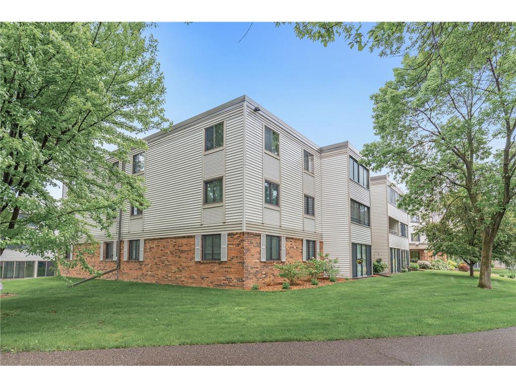 10540 43rd Avenue N #303, Plymouth, MN, 55442 | MLS: 6600408 | Edina Realty