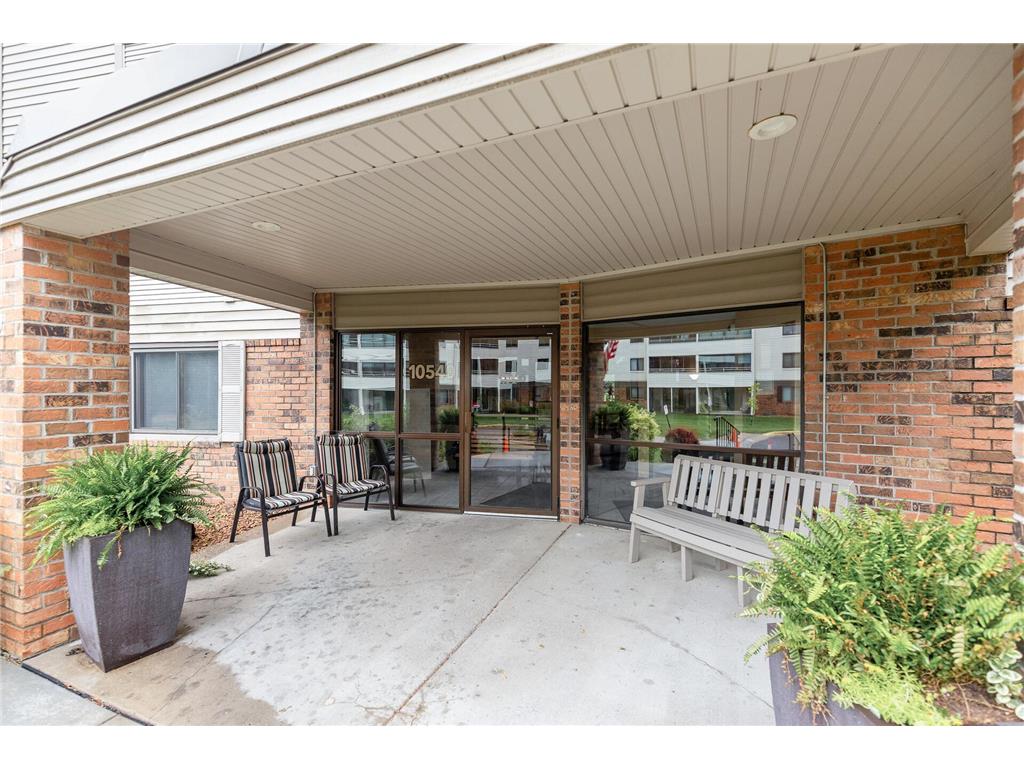 10540 43rd Avenue N #303, Plymouth, MN, 55442 | MLS: 6600408 | Edina Realty