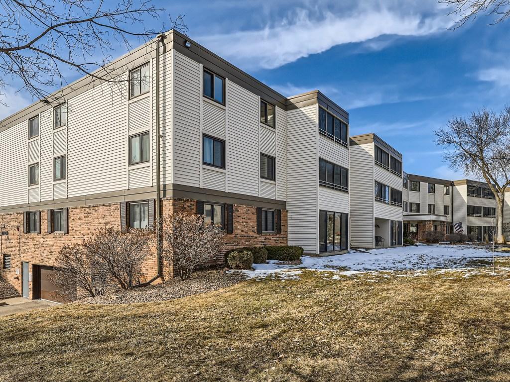10600 43rd Avenue N #311, Plymouth, MN, 55442 | MLS: 6491911 | Edina Realty