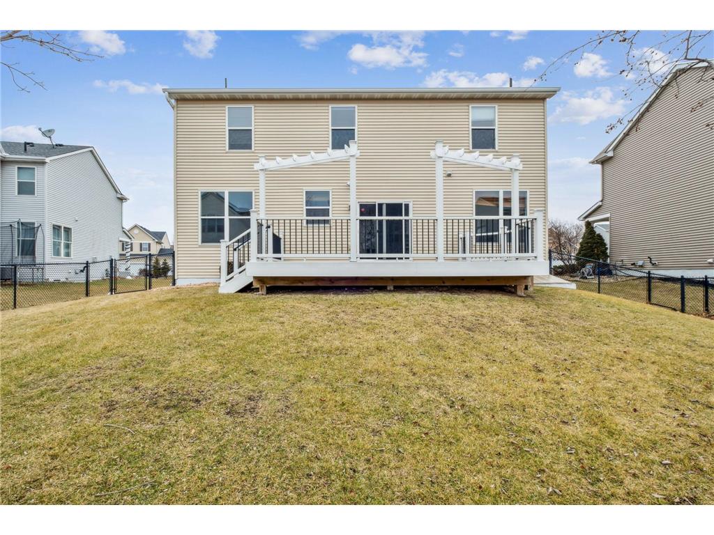 10607 Sterling Drive, Woodbury, MN, 55129 | MLS: 6481983 | Edina Realty