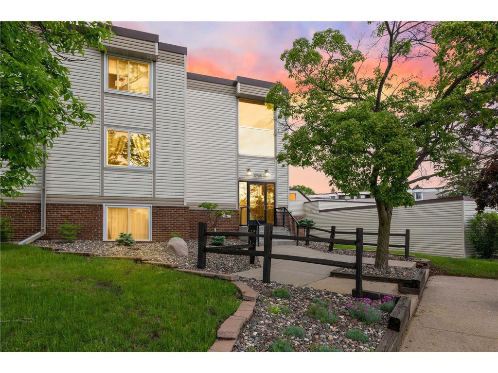 10720 Rockford Road #214, Plymouth, MN, 55442 | MLS: 6539808 | Edina Realty
