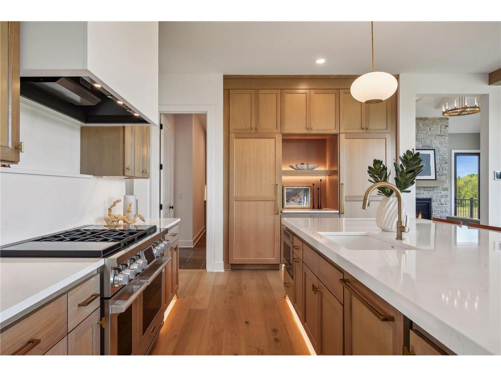 11 High Point Road, Dellwood, MN, 55110 | MLS: 6616895 | Edina Realty