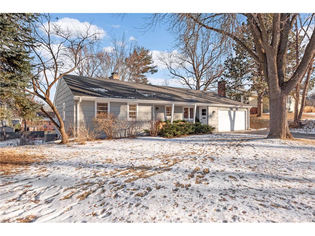 11 Interlachen Road, Hopkins, MN, 55343 | MLS: 6653357 | Edina Realty