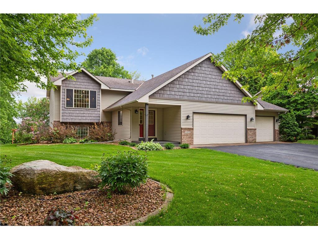 11029 Shoreline Court, Chisago City, MN, 55013 | MLS: 6730815 | Edina ...