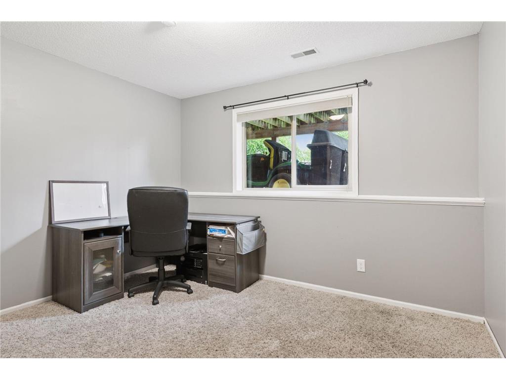 11029 Shoreline Court, Chisago City, MN, 55013 | MLS: 6730815 | Edina ...