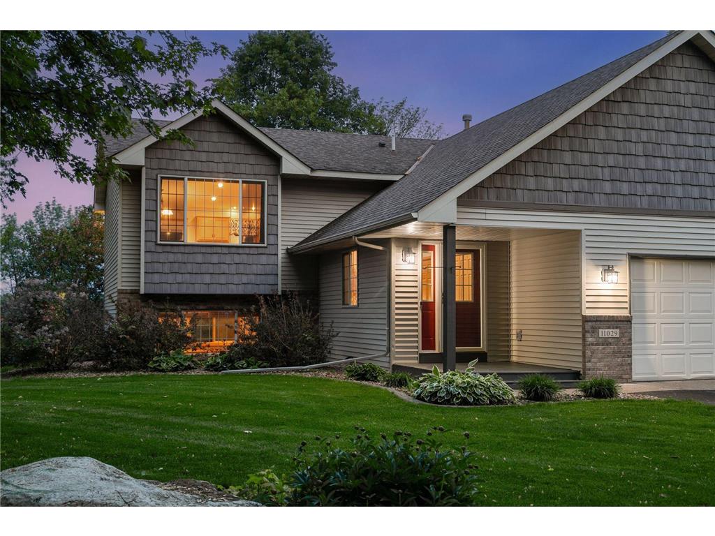 11029 Shoreline Court, Chisago City, MN, 55013 | MLS: 6730815 | Edina ...