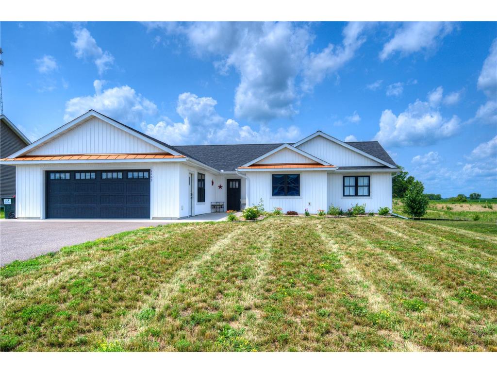 1103 Susan Lane, Roberts, WI, 54023 | MLS: 6401455 | Edina Realty