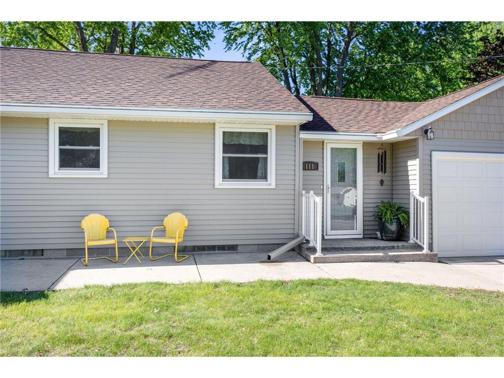 111 3rd Street S, Brownton, MN, 55312 | MLS: 6691954 | Edina Realty