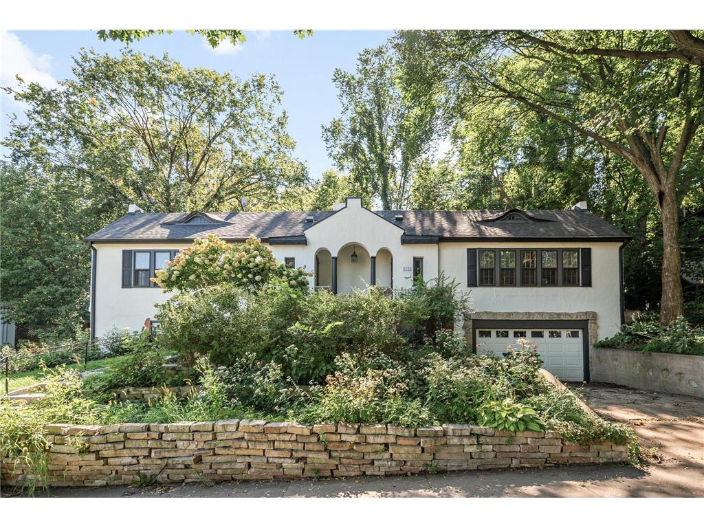 1121 Kenwood Parkway, Minneapolis, MN, 55403 | MLS: 6595561 | Edina Realty