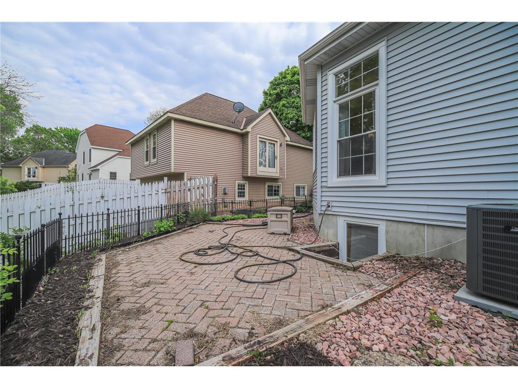 11286 50th Place N, Plymouth, MN, 55442 | MLS: 6539141 | Edina Realty