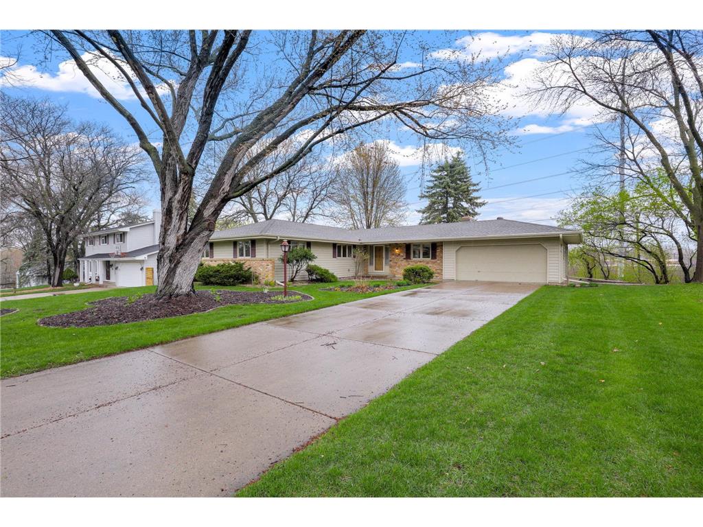 11409 Galtier Drive, Burnsville, MN, 55337 | MLS: 6520945 | Edina Realty